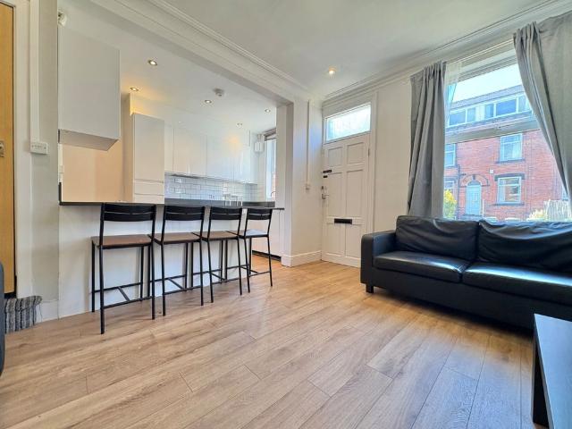 4 bedroom terraced house to rent