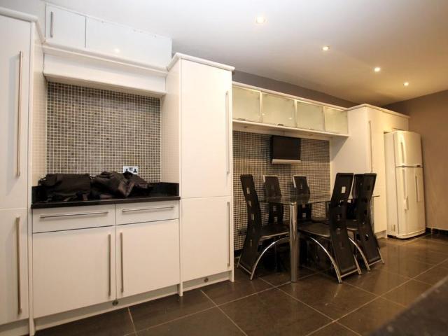 4 bedroom terraced house to rent