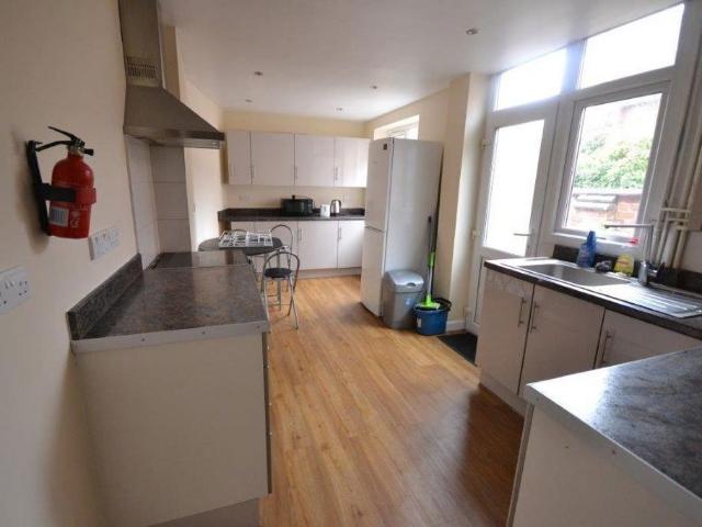 4 bedroom terraced house to rent
