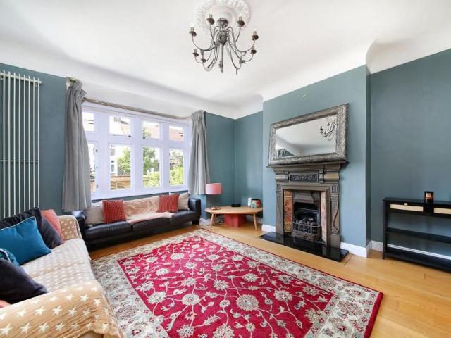 4 bedroom terraced house to rent