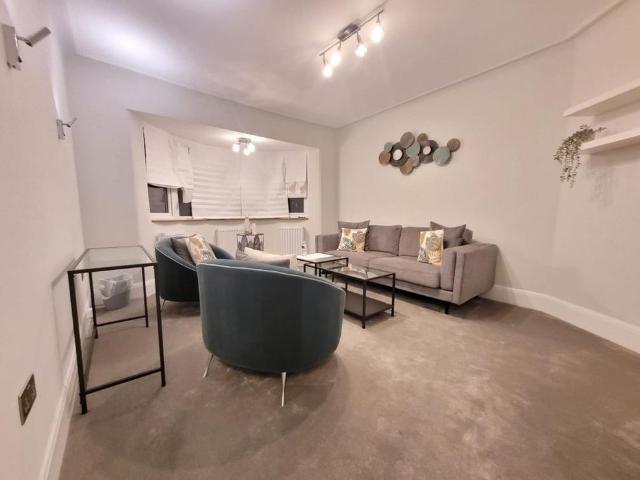 4 bedroom terraced house to rent