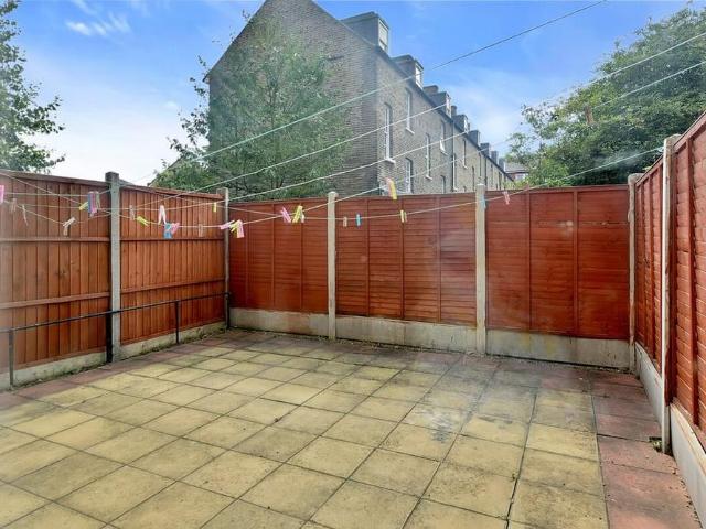 4 bedroom terraced house to rent