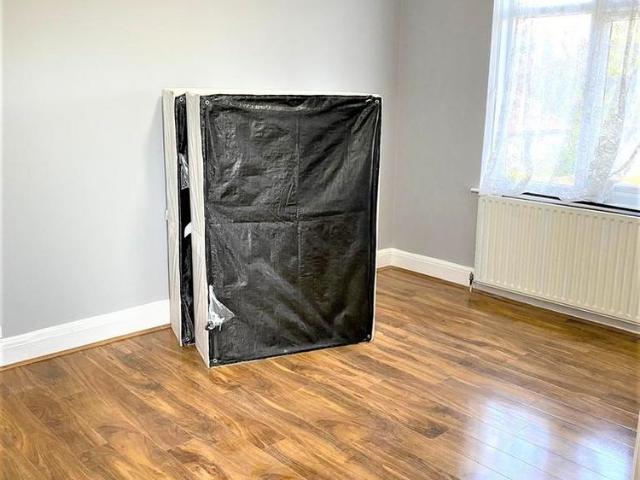 4 bedroom terraced house to rent