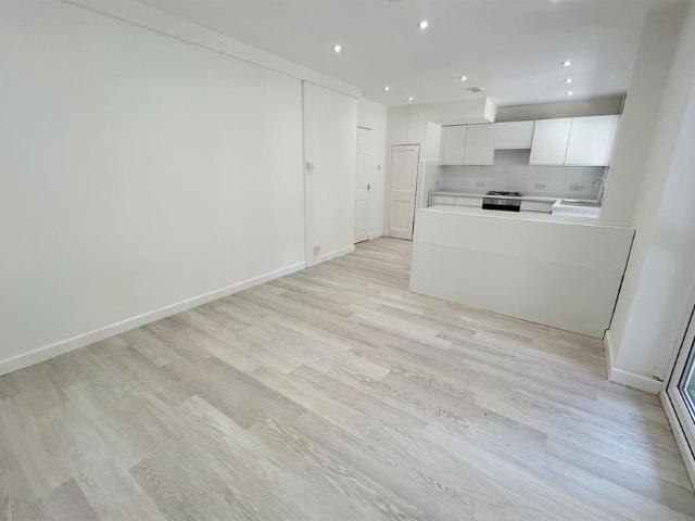 4 bedroom terraced house to rent