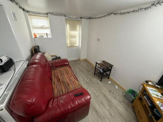 4 bedroom terraced house to rent
