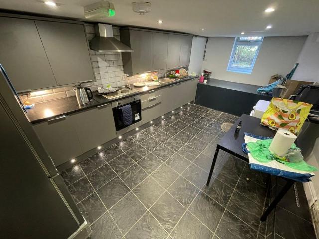4 bedroom terraced house to rent