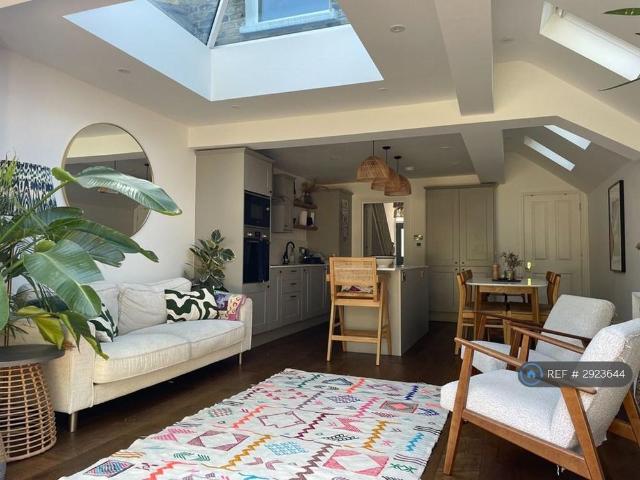 4 bedroom terraced house to rent