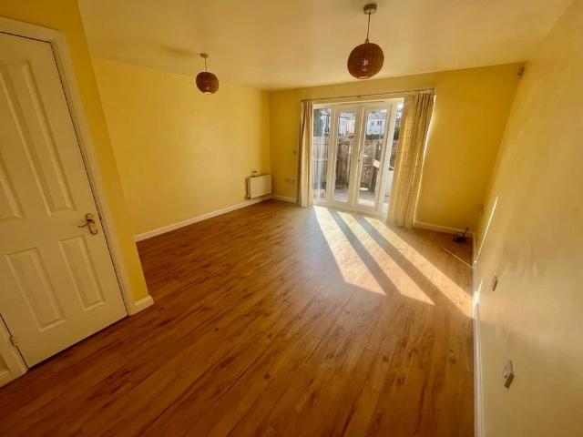 4 bedroom terraced house to rent