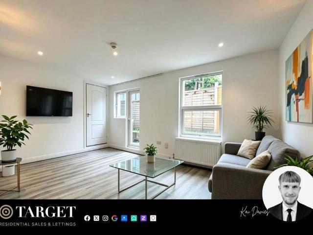 4 bedroom terraced house to rent