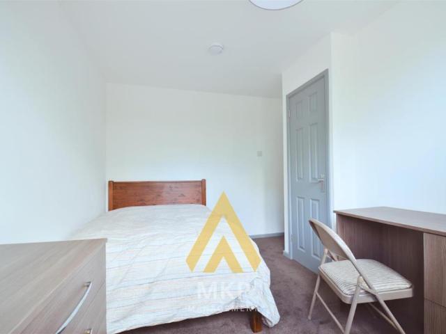 4 bedroom terraced house to rent