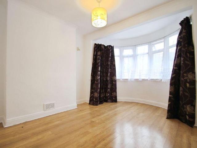 4 bedroom terraced house to rent