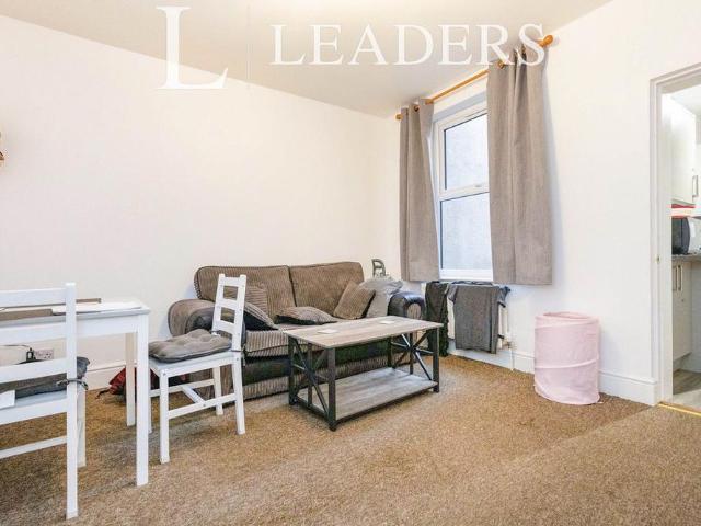 4 bedroom terraced house to rent