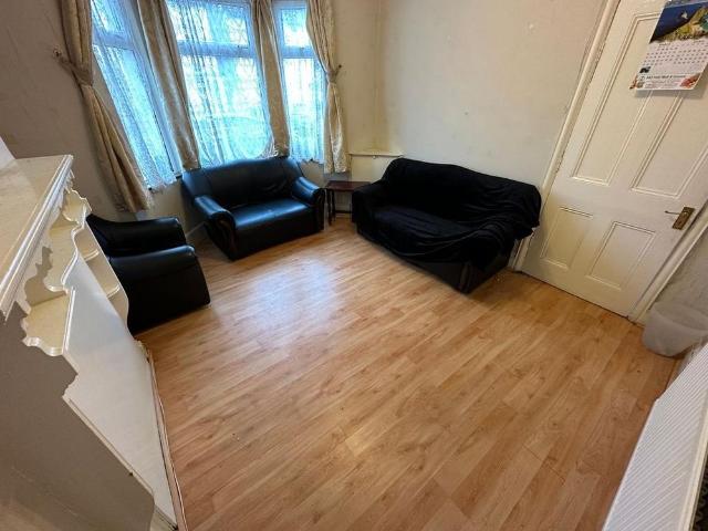 4 bedroom terraced house to rent
