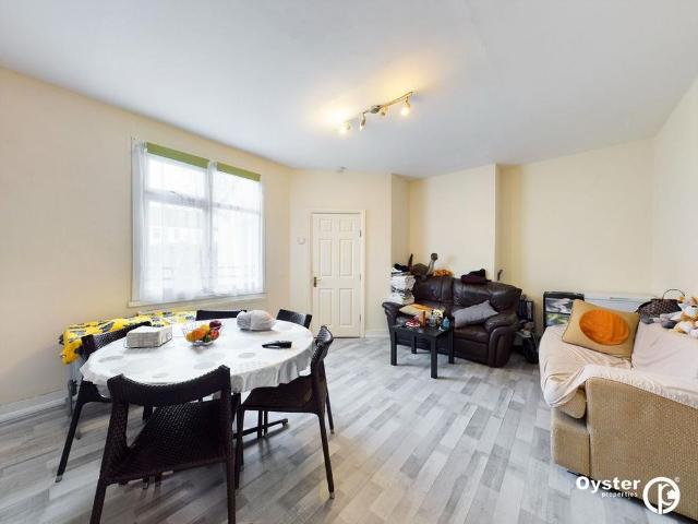 4 bedroom terraced house to rent