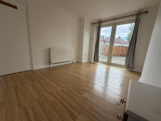 4 bedroom terraced house to rent