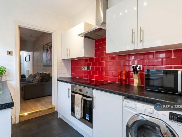 4 bedroom terraced house to rent