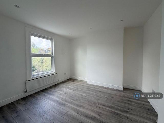 4 bedroom terraced house to rent