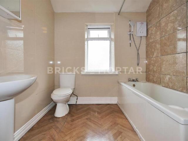 4 bedroom terraced house to rent
