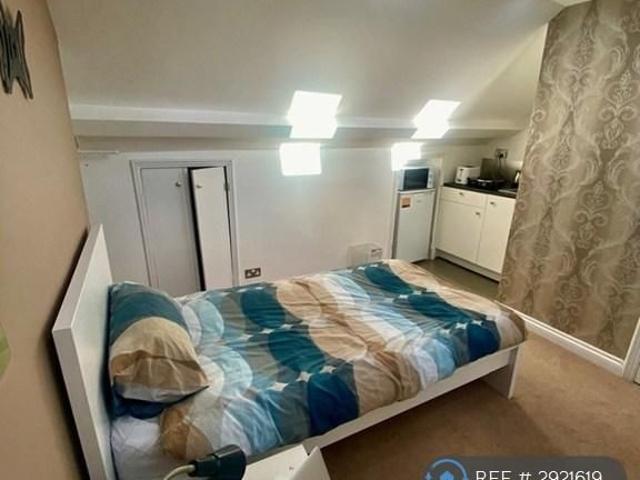 4 bedroom terraced house to rent