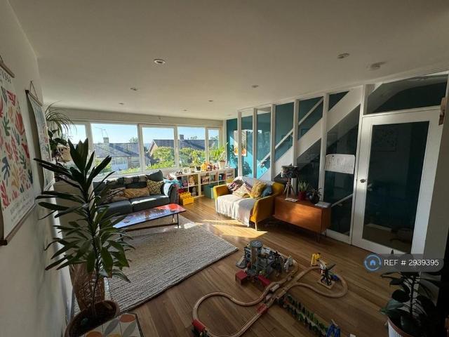 4 bedroom terraced house to rent