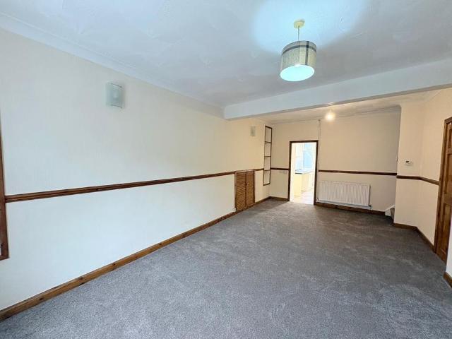 4 bedroom terraced house to rent