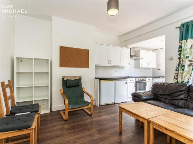 4 bedroom terraced house to rent