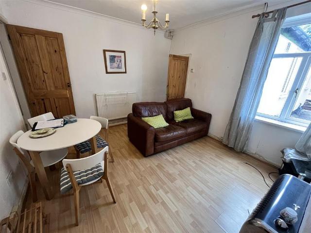 4 bedroom terraced house to rent