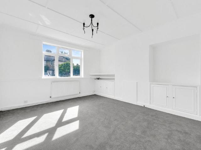 4 bedroom terraced house to rent
