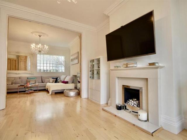4 bedroom terraced house to rent