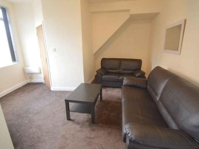 4 bedroom terraced house to rent