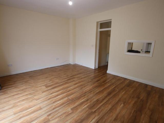 4 bedroom terraced house to rent