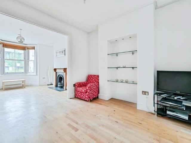 4 bedroom terraced house to rent