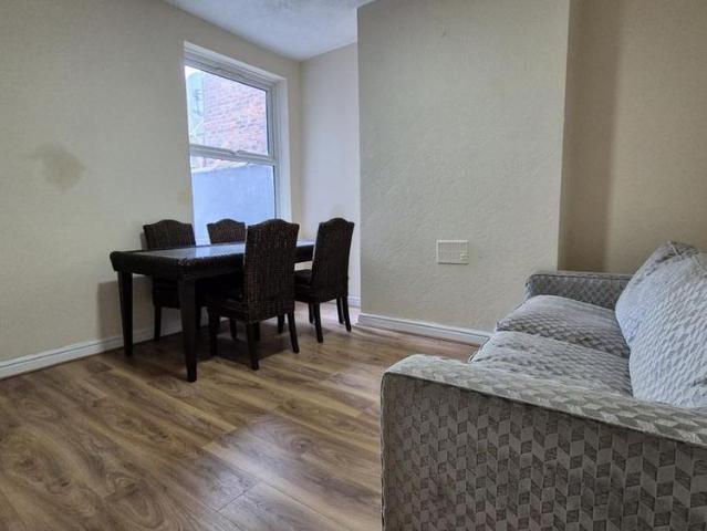 4 bedroom terraced house to rent