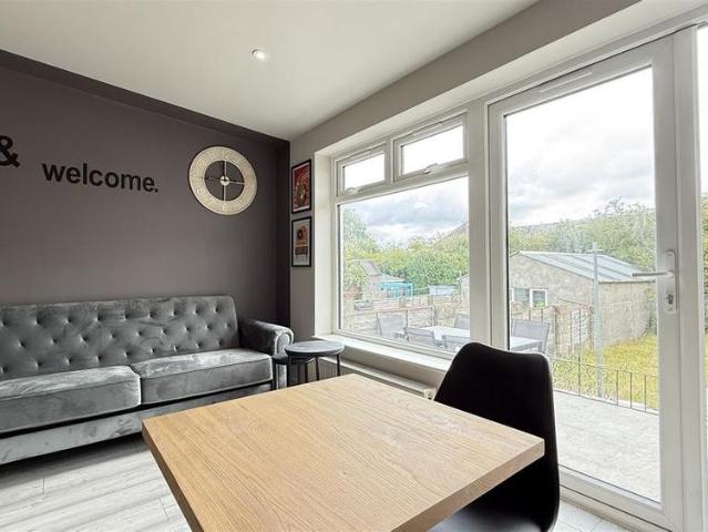4 bedroom terraced house to rent
