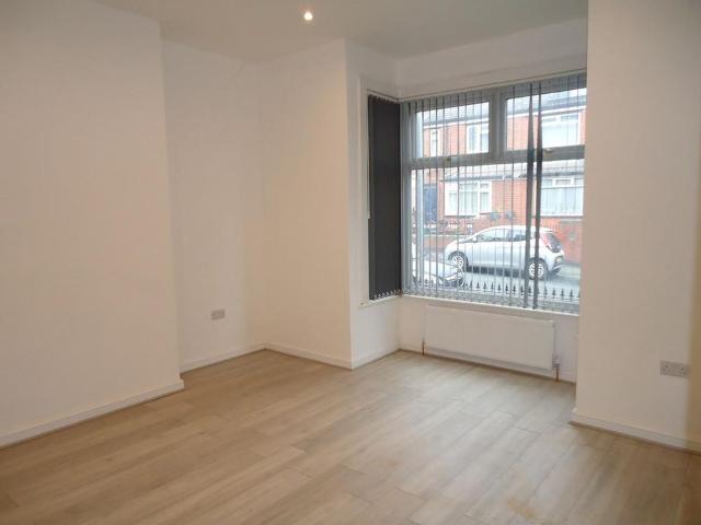 4 bedroom terraced house to rent