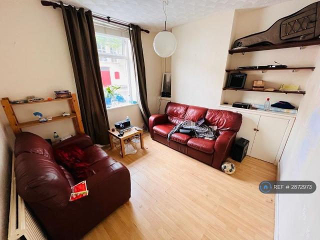 4 bedroom terraced house to rent