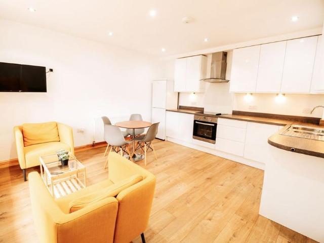 4 bedroom terraced house to rent