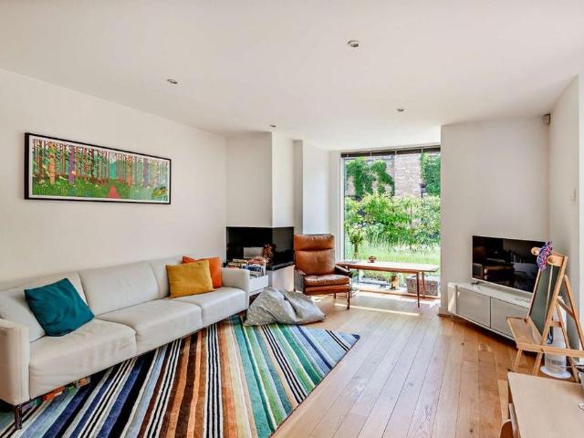 4 bedroom terraced house to rent