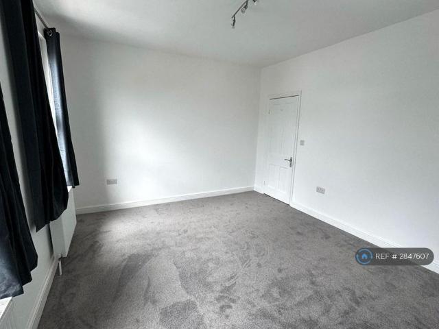 4 bedroom terraced house to rent