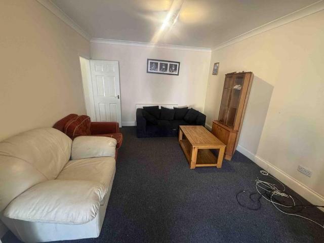 4 bedroom terraced house to rent