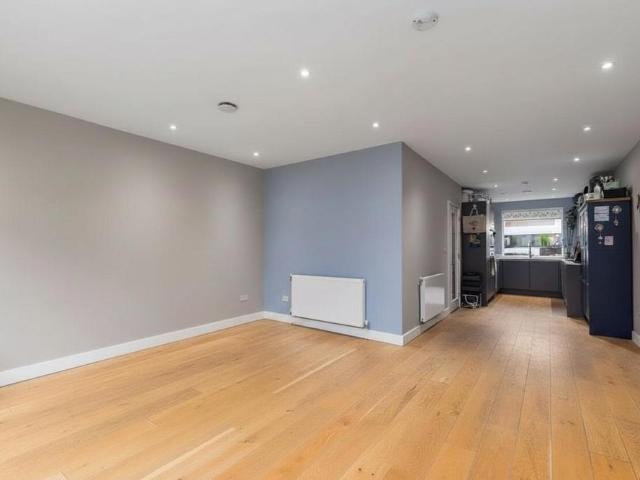 4 bedroom terraced house to rent