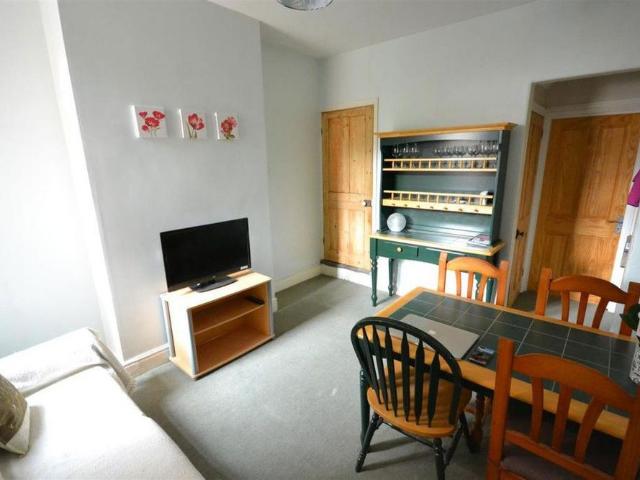 4 bedroom terraced house to rent