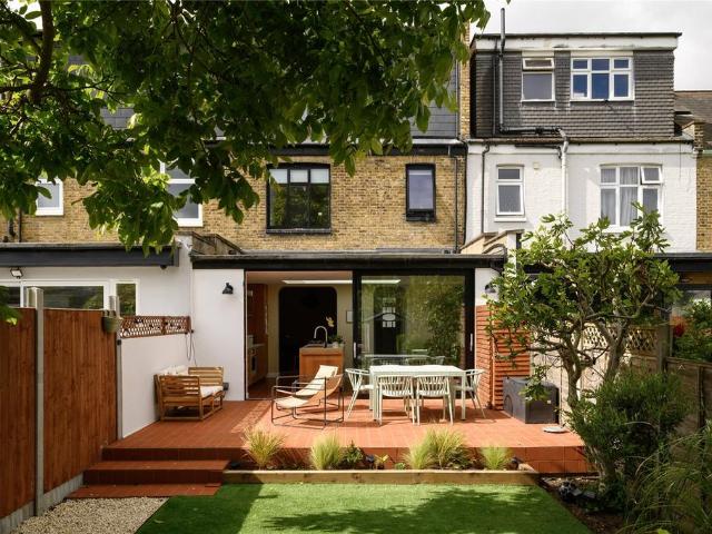 4 bedroom terraced house to rent