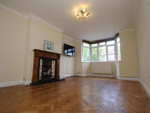 4 bedroom terraced house to rent