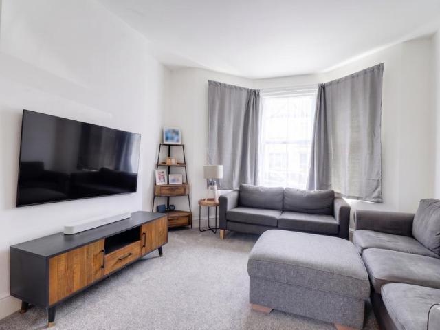 4 bedroom terraced house to rent