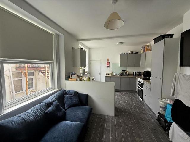 4 bedroom terraced house to rent
