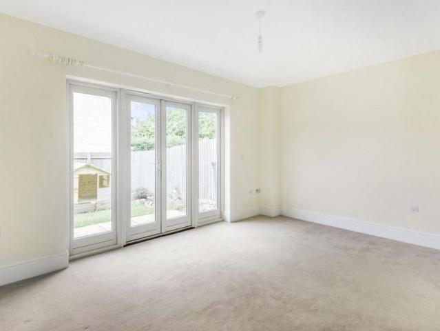 4 bedroom terraced house to rent