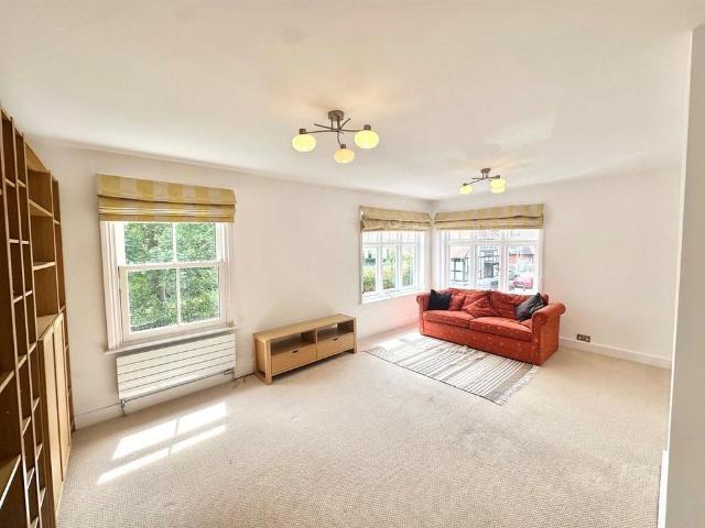 4 bedroom terraced house to rent