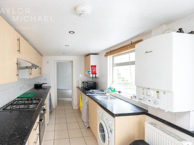 4 bedroom terraced house to rent
