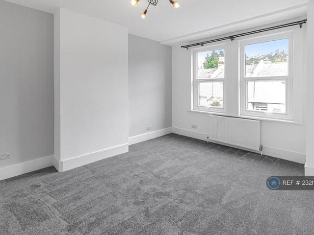 4 bedroom terraced house to rent